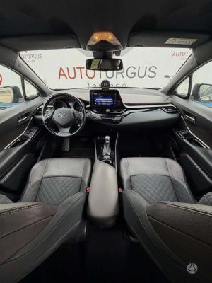 Black Toyota C-HR 2017 in Taurage, with an engine capacity of 1.80 L and mileage of 168 thousand km for 14800 €, photo 40 on AUTOMOTO.COM.LV