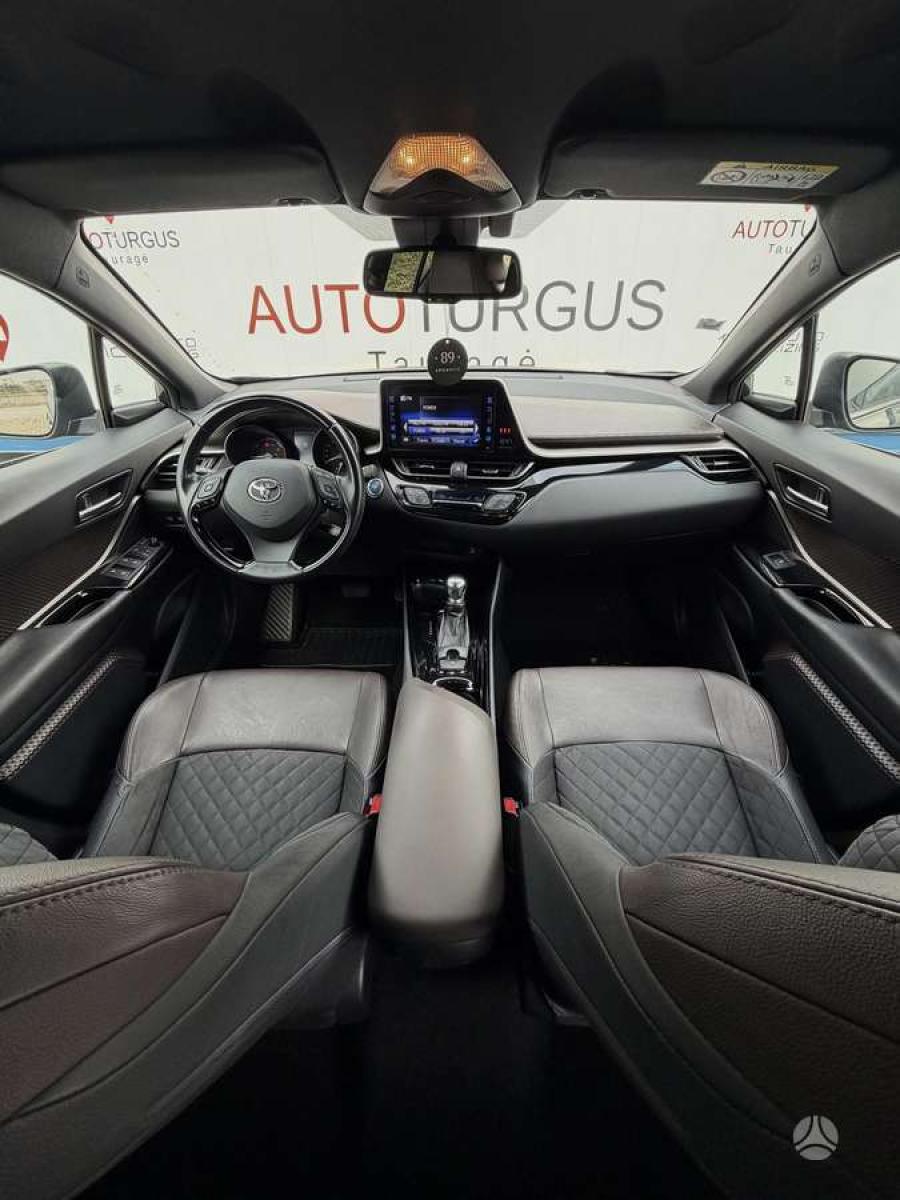 Black Toyota C-HR 2017 in Taurage, with an engine capacity of 1.80 L and mileage of 168 thousand km for 14800 €, photo 40 on AUTOMOTO.COM.LV