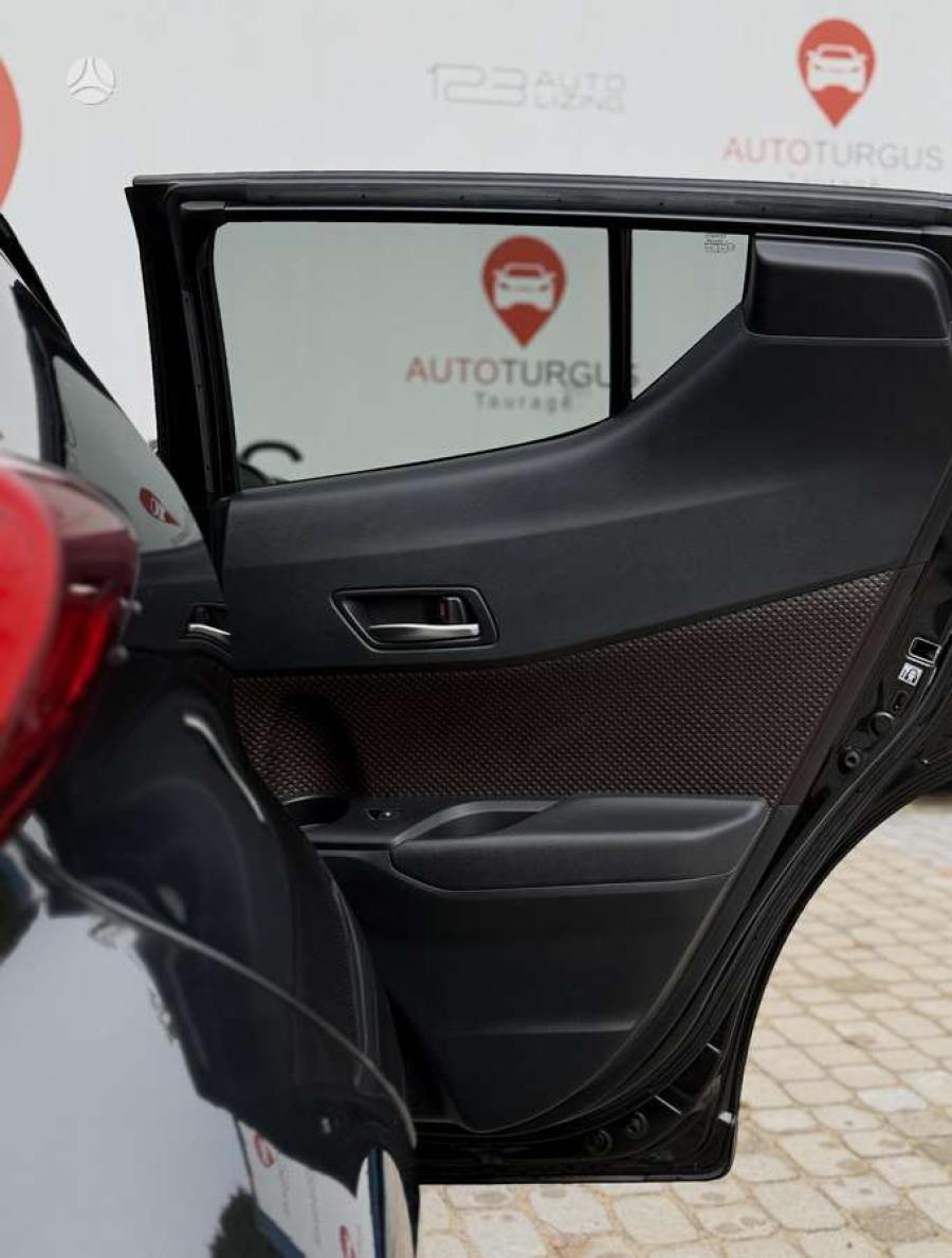 Black Toyota C-HR 2017 in Taurage, with an engine capacity of 1.80 L and mileage of 168 thousand km for 14800 €, photo 41 on AUTOMOTO.COM.LV
