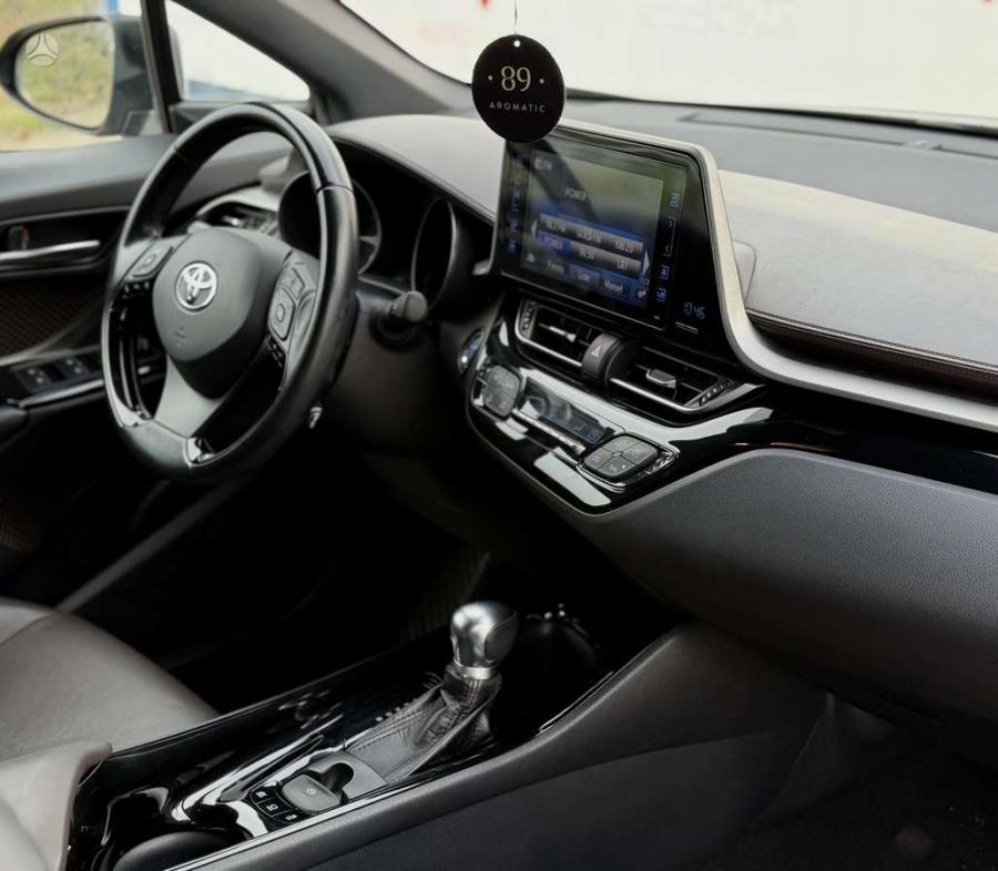 Black Toyota C-HR 2017 in Taurage, with an engine capacity of 1.80 L and mileage of 168 thousand km for 14800 €, photo 45 on AUTOMOTO.COM.LV