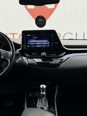 Black Toyota C-HR 2017 in Taurage, with an engine capacity of 1.80 L and mileage of 168 thousand km for 14800 €, photo 49 on AUTOMOTO.COM.LV