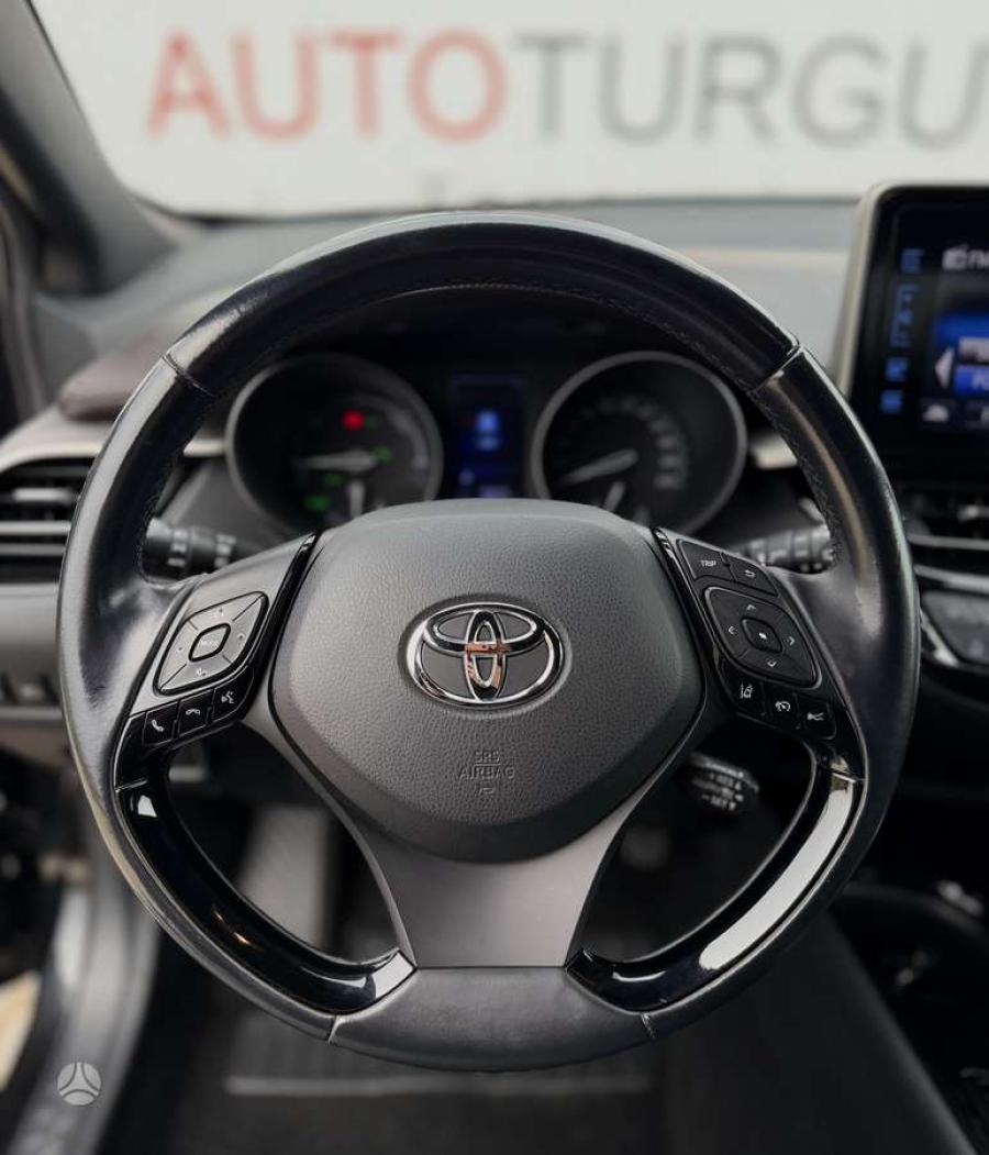 Black Toyota C-HR 2017 in Taurage, with an engine capacity of 1.80 L and mileage of 168 thousand km for 14800 €, photo 52 on AUTOMOTO.COM.LV