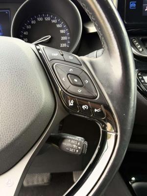 Black Toyota C-HR 2017 in Taurage, with an engine capacity of 1.80 L and mileage of 168 thousand km for 14800 €, photo 53 on AUTOMOTO.COM.LV