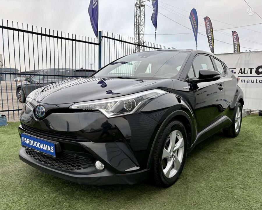 Black Toyota C-HR 2018 in Panevezys, with an engine capacity of 1.80 L and mileage of 142 thousand km for 14990 €, photo 1 on AUTOMOTO.COM.LV