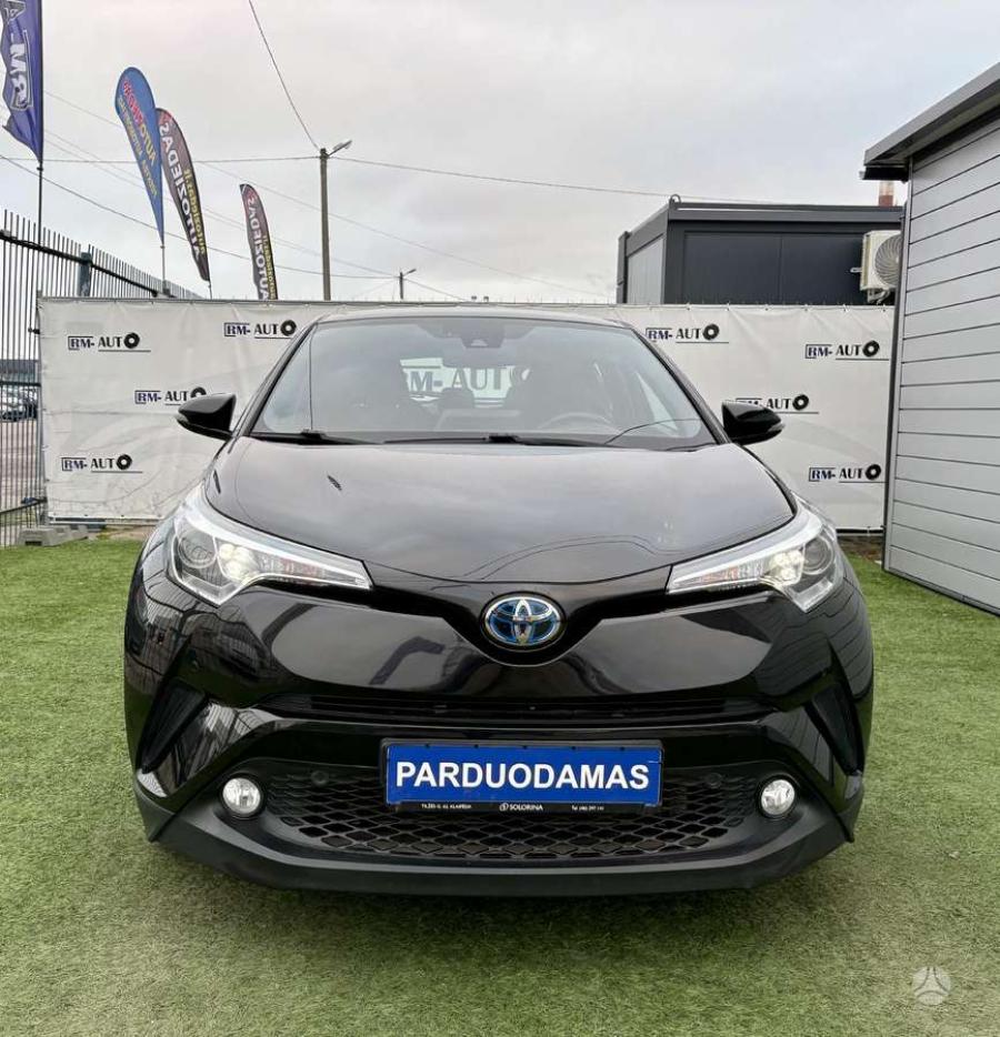 Black Toyota C-HR 2018 in Panevezys, with an engine capacity of 1.80 L and mileage of 142 thousand km for 14990 €, photo 3 on AUTOMOTO.COM.LV