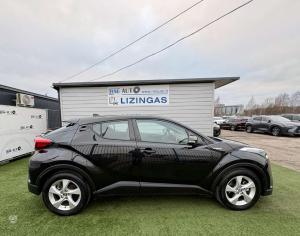 Black Toyota C-HR 2018 in Panevezys, with an engine capacity of 1.80 L and mileage of 142 thousand km for 14990 €, photo 5 on AUTOMOTO.COM.LV