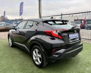Black Toyota C-HR 2018 in Panevezys, with an engine capacity of 1.80 L and mileage of 142 thousand km for 14990 €, photo 8 on AUTOMOTO.COM.LV