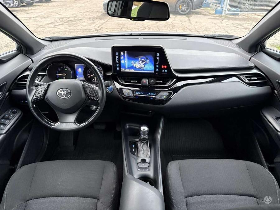 Black Toyota C-HR 2018 in Panevezys, with an engine capacity of 1.80 L and mileage of 142 thousand km for 14990 €, photo 14 on AUTOMOTO.COM.LV