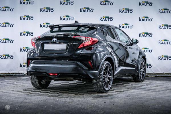 Black Toyota C-HR 2018 in Kaunas, with an engine capacity of 1.80 L and mileage of 208 thousand km for 15990 €, photo 3 on AUTOMOTO.COM.LV