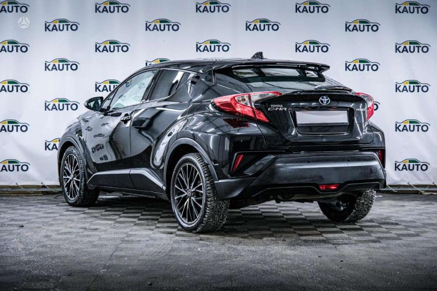 Melns Toyota C-HR 2018 Kauņa, ar dzinēja tilpumu 1.80 L un nobraukumu 208 tūkst. km par 15990 €, foto 4 vietnē AUTOMOTO.COM.LV