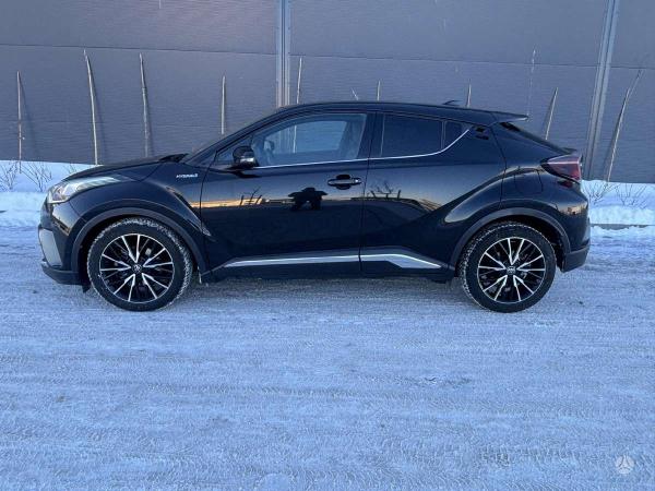 Melns Toyota C-HR 2018 Viļņa, ar dzinēja tilpumu 1.80 L un nobraukumu 153 tūkst. km par 17500 €, foto 2 vietnē AUTOMOTO.COM.LV