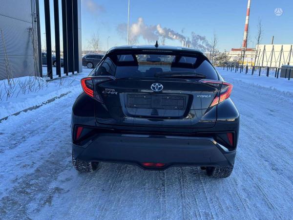 Melns Toyota C-HR 2018 Viļņa, ar dzinēja tilpumu 1.80 L un nobraukumu 153 tūkst. km par 17500 €, foto 4 vietnē AUTOMOTO.COM.LV