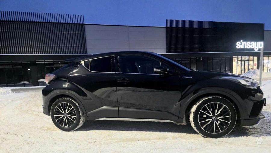 Melns Toyota C-HR 2018 Utena, ar dzinēja tilpumu 1.80 L un nobraukumu 123 tūkst. km par 15400 €, foto 28 vietnē AUTOMOTO.COM.LV