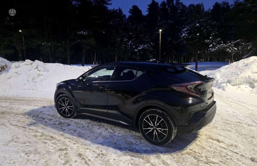 Melns Toyota C-HR 2018 Utena, ar dzinēja tilpumu 1.80 L un nobraukumu 123 tūkst. km par 15400 €, foto 30 vietnē AUTOMOTO.COM.LV
