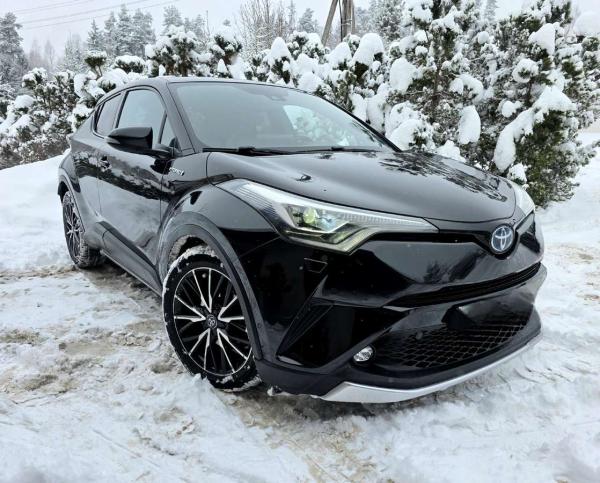 Black Toyota C-HR 2018 in Utena, with an engine capacity of 1.80 L and mileage of 123 thousand km for 15700 €, photo 1 on AUTOMOTO.COM.LV