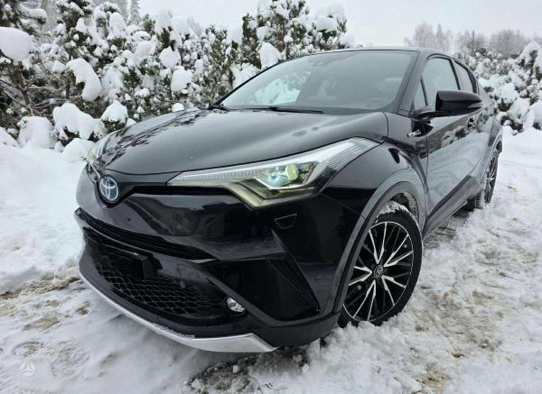 Black Toyota C-HR 2018 in Utena, with an engine capacity of 1.80 L and mileage of 123 thousand km for 15700 €, photo 2 on AUTOMOTO.COM.LV