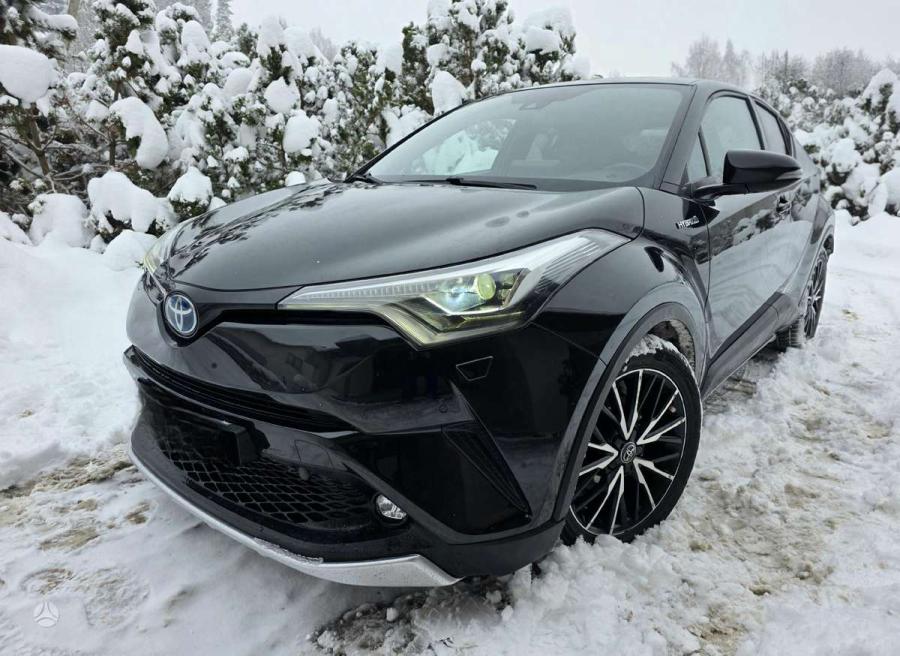 Melns Toyota C-HR 2018 Utena, ar dzinēja tilpumu 1.80 L un nobraukumu 123 tūkst. km par 15700 €, foto 2 vietnē AUTOMOTO.COM.LV