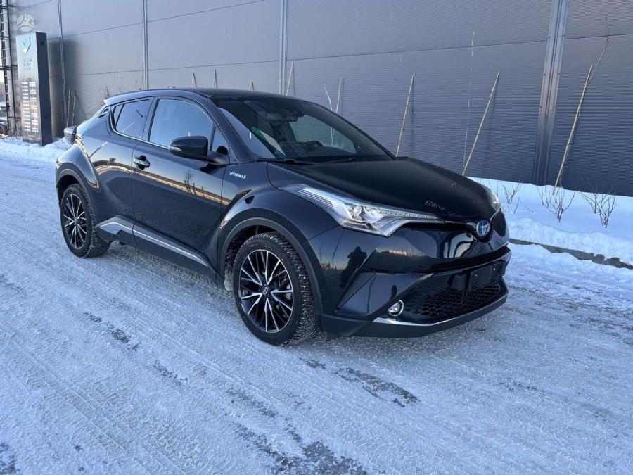Melns Toyota C-HR 2018 Viļņa, ar dzinēja tilpumu 1.80 L un nobraukumu 155 tūkst. km par 17300 €, foto 1 vietnē AUTOMOTO.COM.LV