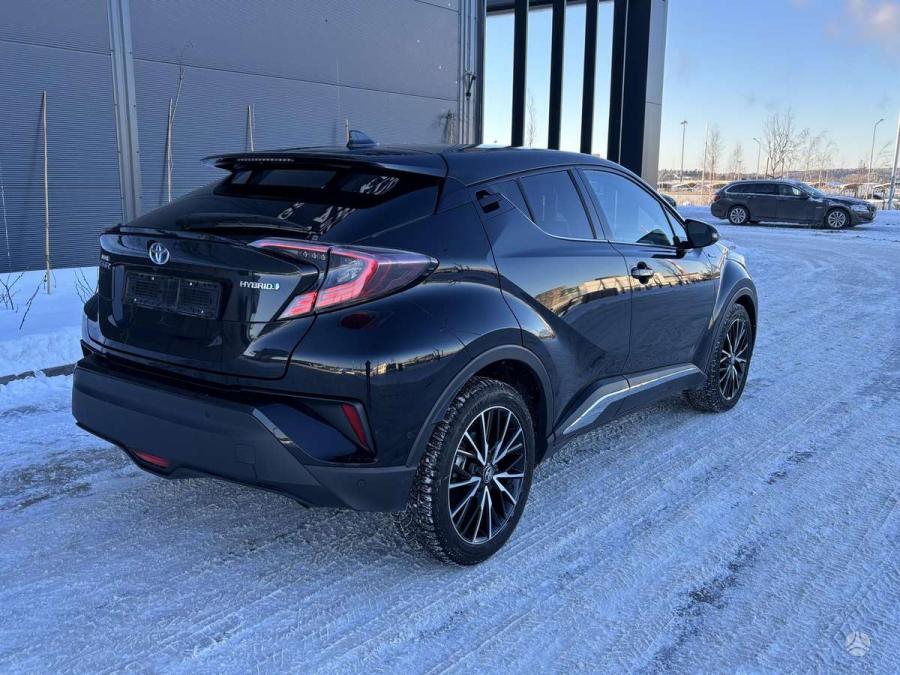 Melns Toyota C-HR 2018 Viļņa, ar dzinēja tilpumu 1.80 L un nobraukumu 155 tūkst. km par 17300 €, foto 3 vietnē AUTOMOTO.COM.LV