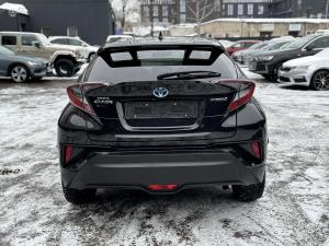 Black Toyota C-HR 2018 in Vilnius, with an engine capacity of 1.80 L and mileage of 160 thousand km for 16999 €, photo 3 on AUTOMOTO.COM.LV