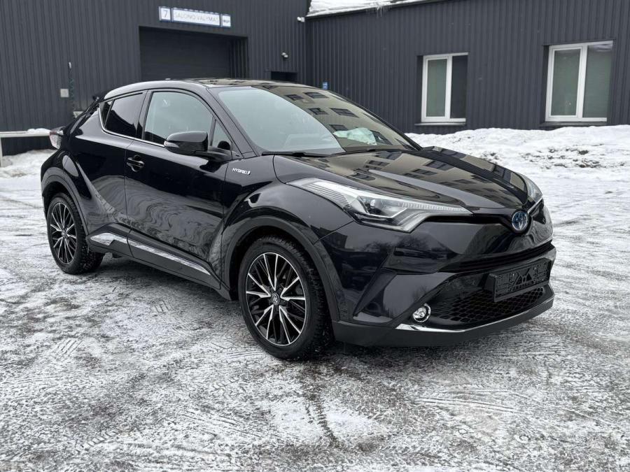 Black Toyota C-HR 2018 in Vilnius, with an engine capacity of 1.80 L and mileage of 160 thousand km for 16999 €, photo 7 on AUTOMOTO.COM.LV