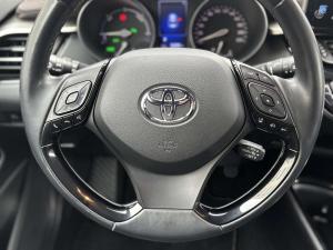 Black Toyota C-HR 2018 in Vilnius, with an engine capacity of 1.80 L and mileage of 160 thousand km for 16999 €, photo 11 on AUTOMOTO.COM.LV