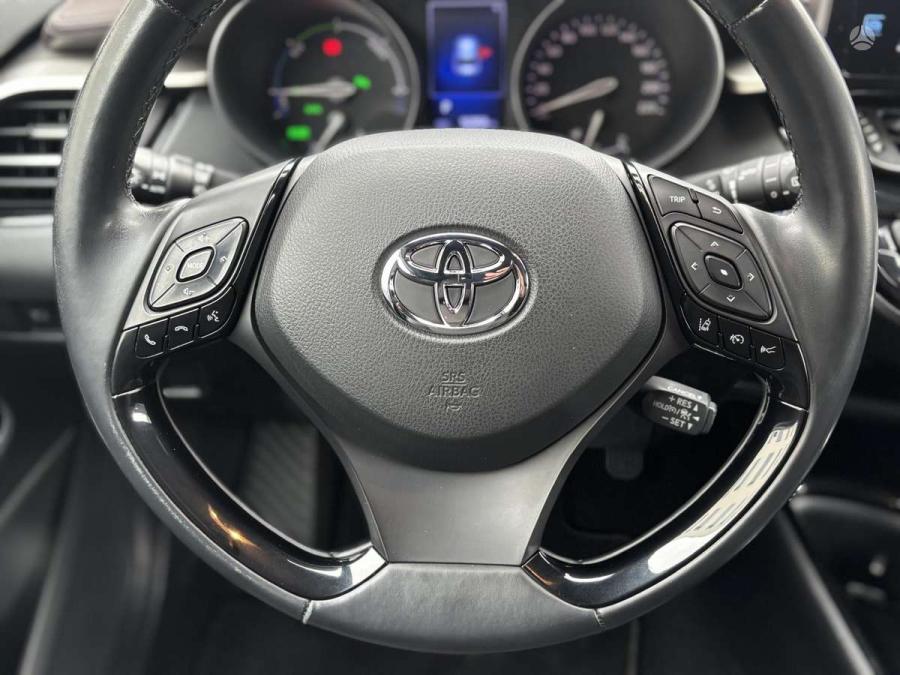 Black Toyota C-HR 2018 in Vilnius, with an engine capacity of 1.80 L and mileage of 160 thousand km for 16999 €, photo 11 on AUTOMOTO.COM.LV