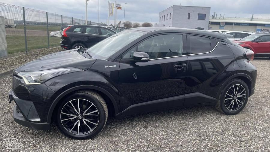 Melns Toyota C-HR 2018 Marijampole, ar dzinēja tilpumu 1.80 L un nobraukumu 129 tūkst. km par 16700 €, foto 10 vietnē AUTOMOTO.COM.LV