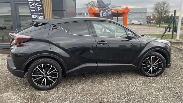Melns Toyota C-HR 2018 Marijampole, ar dzinēja tilpumu 1.80 L un nobraukumu 129 tūkst. km par 16700 €, foto 10 vietnē AUTOMOTO.COM.LV
