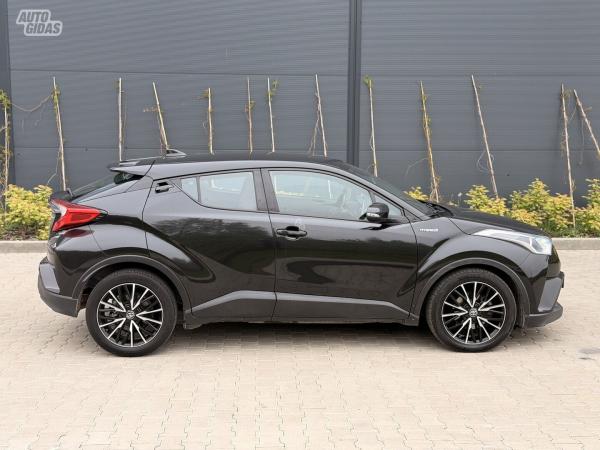 Черный Тойота C-HR 2018 в Вильнюс, объемом двигателя 1.80 л и пробегом 122 тыс. км за 16350 €, фото 4 на AUTOMOTO.COM.LV