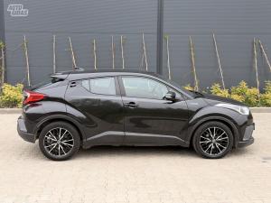 Melns Toyota C-HR 2018 Viļņa, ar dzinēja tilpumu 1.80 L un nobraukumu 122 tūkst. km par 16350 €, foto 5 vietnē AUTOMOTO.COM.LV
