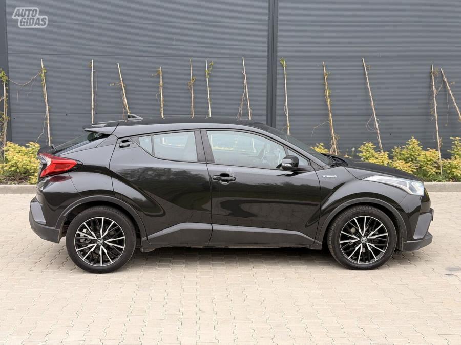 Melns Toyota C-HR 2018 Viļņa, ar dzinēja tilpumu 1.80 L un nobraukumu 122 tūkst. km par 16350 €, foto 5 vietnē AUTOMOTO.COM.LV
