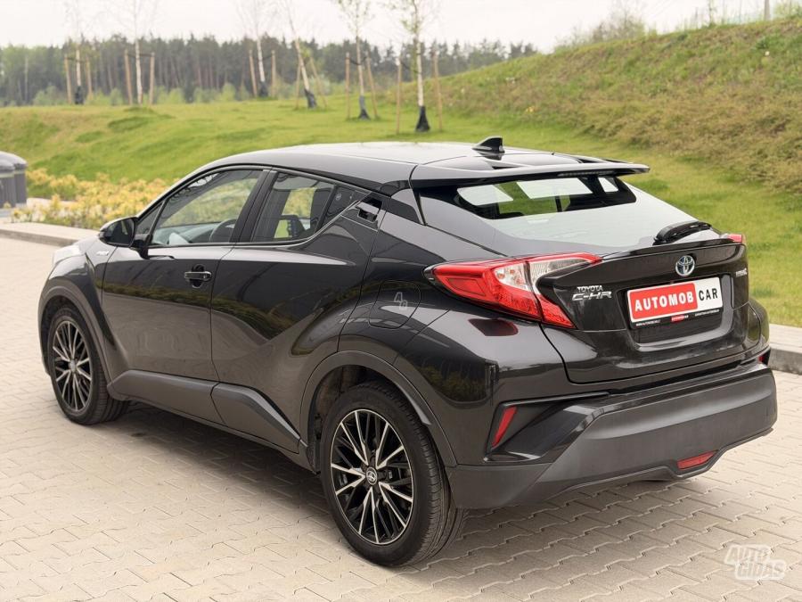 Melns Toyota C-HR 2018 Viļņa, ar dzinēja tilpumu 1.80 L un nobraukumu 122 tūkst. km par 16350 €, foto 8 vietnē AUTOMOTO.COM.LV