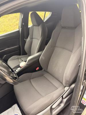 Melns Toyota C-HR 2018 Viļņa, ar dzinēja tilpumu 1.80 L un nobraukumu 122 tūkst. km par 16350 €, foto 13 vietnē AUTOMOTO.COM.LV
