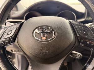 Melns Toyota C-HR 2018 Viļņa, ar dzinēja tilpumu 1.80 L un nobraukumu 122 tūkst. km par 16350 €, foto 17 vietnē AUTOMOTO.COM.LV