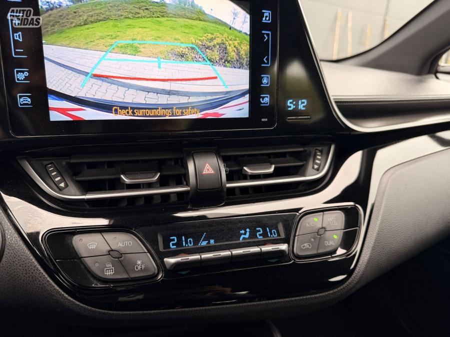 Melns Toyota C-HR 2018 Viļņa, ar dzinēja tilpumu 1.80 L un nobraukumu 122 tūkst. km par 16350 €, foto 20 vietnē AUTOMOTO.COM.LV