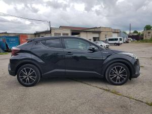 Black Toyota C-HR 2018 in Siauliai, with an engine capacity of 1.80 L and mileage of 117 thousand km for 17900 €, photo 5 on AUTOMOTO.COM.LV