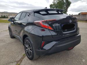 Black Toyota C-HR 2018 in Siauliai, with an engine capacity of 1.80 L and mileage of 117 thousand km for 17900 €, photo 8 on AUTOMOTO.COM.LV