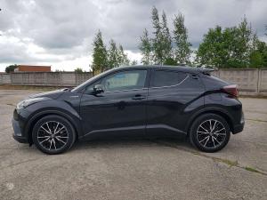 Black Toyota C-HR 2018 in Siauliai, with an engine capacity of 1.80 L and mileage of 117 thousand km for 17900 €, photo 9 on AUTOMOTO.COM.LV