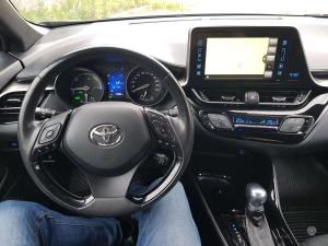 Black Toyota C-HR 2018 in Siauliai, with an engine capacity of 1.80 L and mileage of 117 thousand km for 17900 €, photo 10 on AUTOMOTO.COM.LV