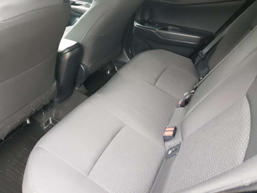 Black Toyota C-HR 2018 in Siauliai, with an engine capacity of 1.80 L and mileage of 117 thousand km for 17900 €, photo 14 on AUTOMOTO.COM.LV