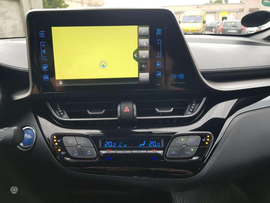 Black Toyota C-HR 2018 in Siauliai, with an engine capacity of 1.80 L and mileage of 117 thousand km for 17900 €, photo 16 on AUTOMOTO.COM.LV