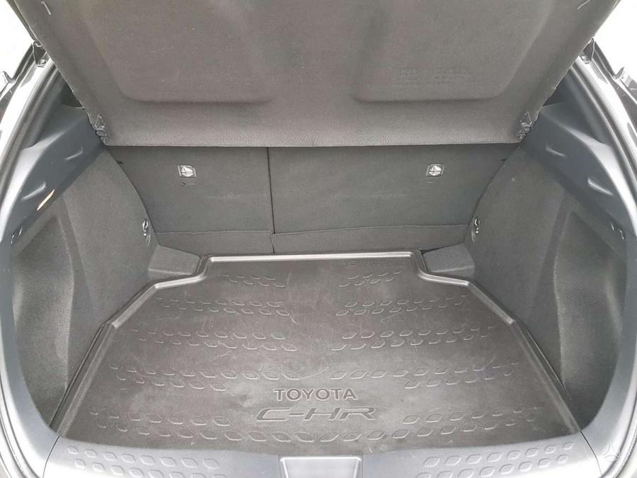 Black Toyota C-HR 2018 in Siauliai, with an engine capacity of 1.80 L and mileage of 117 thousand km for 17900 €, photo 21 on AUTOMOTO.COM.LV