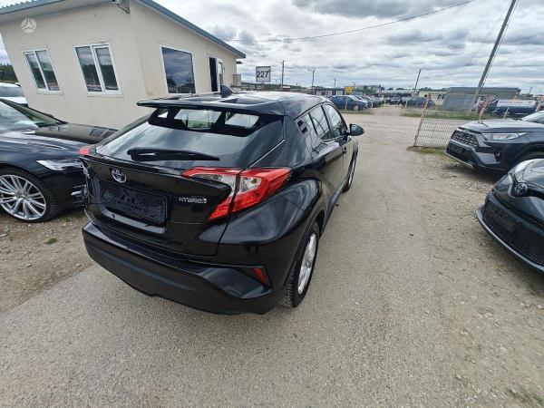 Black Toyota C-HR 2018 in Vilnius, with an engine capacity of 1.80 L and mileage of 150 thousand km for 14900 €, photo 7 on AUTOMOTO.COM.LV