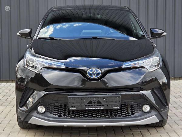 Black Toyota C-HR 2018 in Kaunas, with an engine capacity of 1.80 L and mileage of 198 thousand km for 15850 €, photo 2 on AUTOMOTO.COM.LV