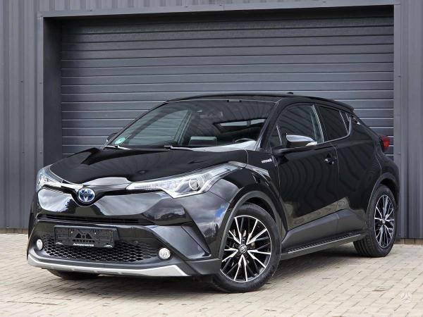 Black Toyota C-HR 2018 in Kaunas, with an engine capacity of 1.80 L and mileage of 198 thousand km for 15850 €, photo 3 on AUTOMOTO.COM.LV
