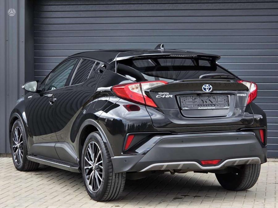 Черный Тойота C-HR 2018 в Каунас, объемом двигателя 1.80 л и пробегом 198 тыс. км за 15850 €, фото 5 на AUTOMOTO.COM.LV