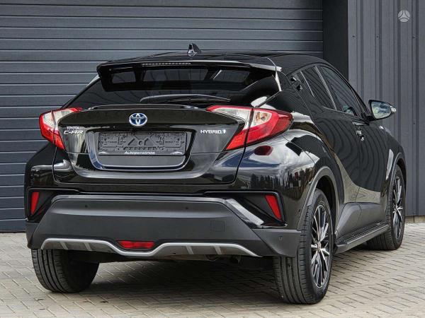 Black Toyota C-HR 2018 in Kaunas, with an engine capacity of 1.80 L and mileage of 198 thousand km for 15850 €, photo 6 on AUTOMOTO.COM.LV