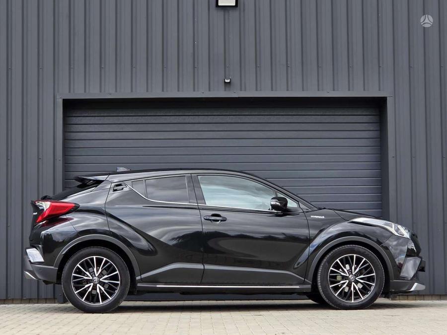 Черный Тойота C-HR 2018 в Каунас, объемом двигателя 1.80 л и пробегом 198 тыс. км за 15850 €, фото 8 на AUTOMOTO.COM.LV
