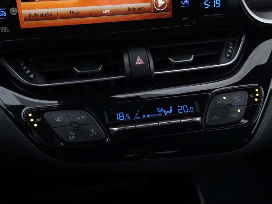 Черный Тойота C-HR 2018 в Каунас, объемом двигателя 1.80 л и пробегом 198 тыс. км за 15999 €, фото 22 на AUTOMOTO.COM.LV